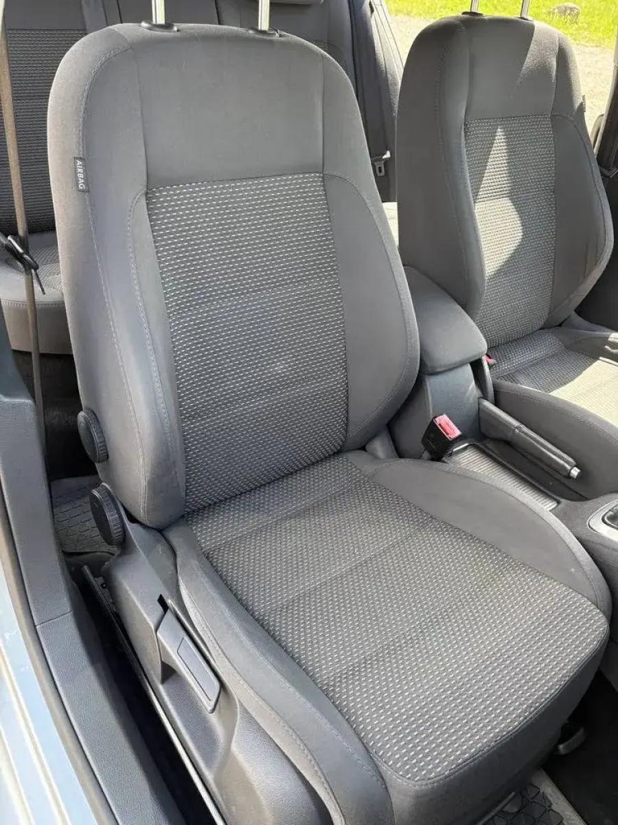 Pelēks Volkswagen Golf 2008 Daugavpils, ar dzinēja tilpumu 1.90 L un nobraukumu 282 tūkst. km par 3950 €, foto 23 vietnē AUTOMOTO.COM.LV