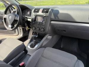 Pelēks Volkswagen Golf 2008 Daugavpils, ar dzinēja tilpumu 1.90 L un nobraukumu 282 tūkst. km par 3950 €, foto 24 vietnē AUTOMOTO.COM.LV