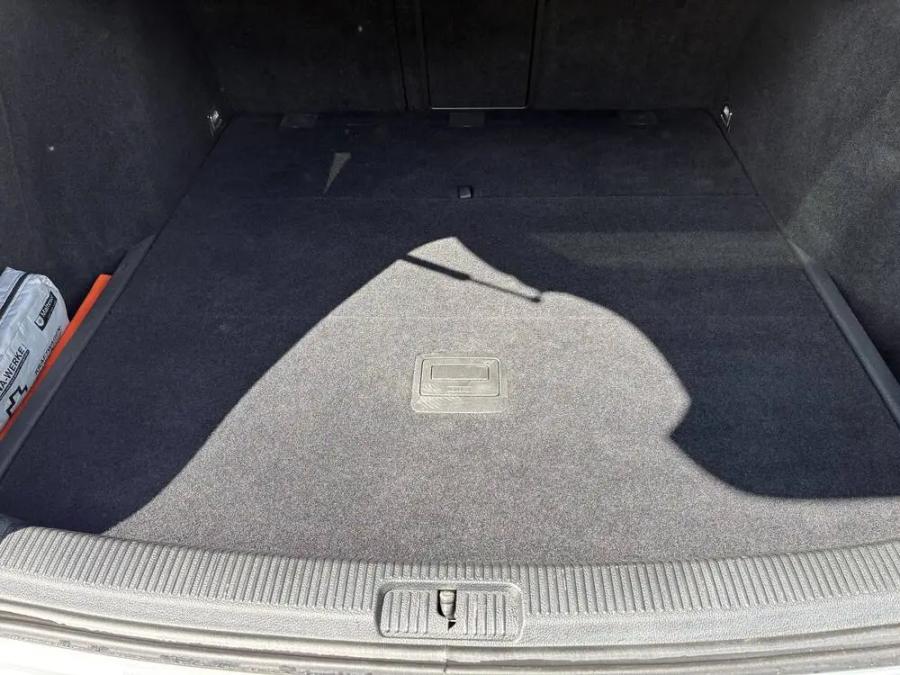 Pelēks Volkswagen Golf 2008 Daugavpils, ar dzinēja tilpumu 1.90 L un nobraukumu 282 tūkst. km par 3950 €, foto 26 vietnē AUTOMOTO.COM.LV