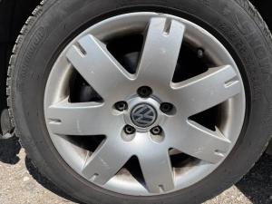 Pelēks Volkswagen Golf 2008 Daugavpils, ar dzinēja tilpumu 1.90 L un nobraukumu 282 tūkst. km par 3950 €, foto 29 vietnē AUTOMOTO.COM.LV