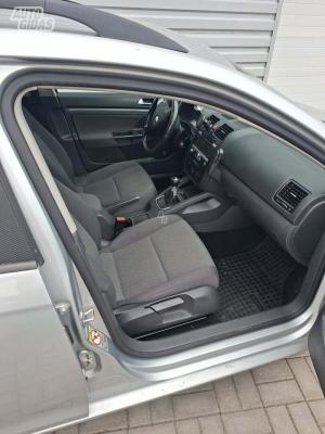 Pelēks Volkswagen Golf 2008 Kauņa, ar dzinēja tilpumu 1.90 L un nobraukumu 310 tūkst. km par 2500 €, foto 6 vietnē AUTOMOTO.COM.LV