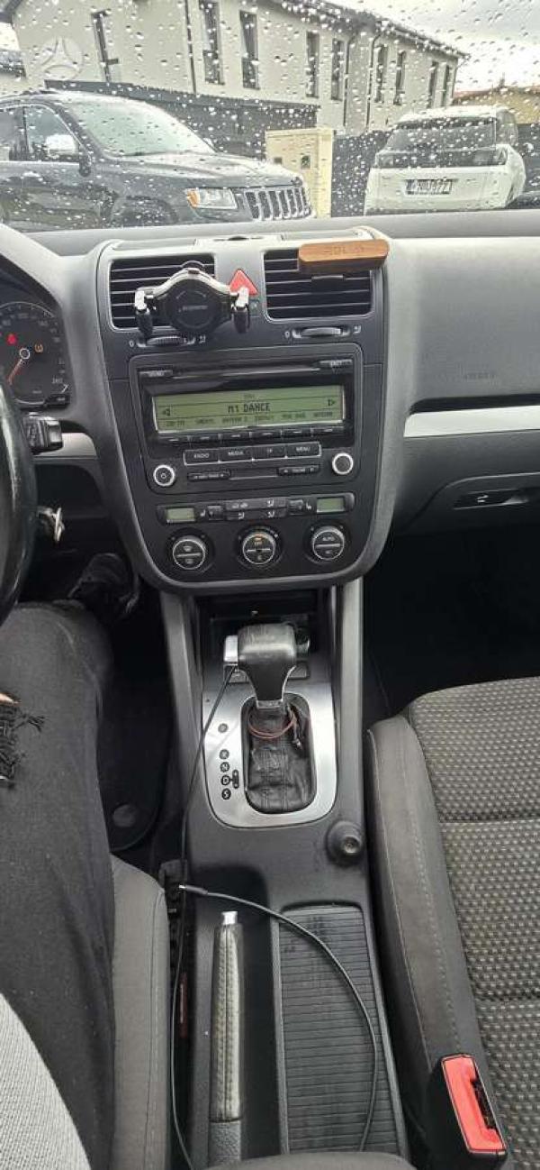 Pelēks Volkswagen Golf 2008 Klaipėda, ar dzinēja tilpumu 1.97 L un nobraukumu 295 tūkst. km par 2800 €, foto 10 vietnē AUTOMOTO.COM.LV