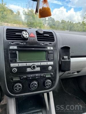 Pelēks Volkswagen Golf 2008 Talsi, ar dzinēja tilpumu 1.90 L un nobraukumu 394 tūkst. km par 1250 €, foto 5 vietnē AUTOMOTO.COM.LV