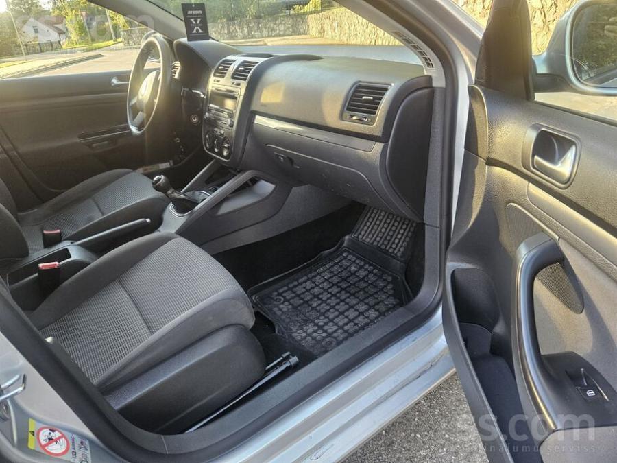 Pelēks Volkswagen Golf 2008 Valmiera, ar dzinēja tilpumu 1.90 L un nobraukumu 259 tūkst. km par 1490 €, foto 9 vietnē AUTOMOTO.COM.LV