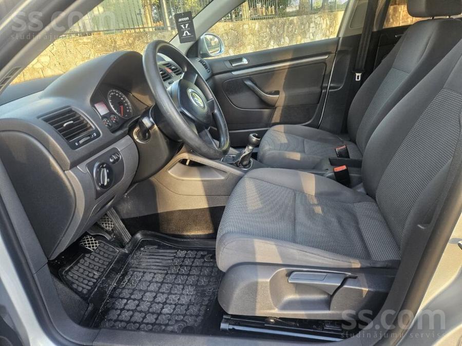 Pelēks Volkswagen Golf 2008 Valmiera, ar dzinēja tilpumu 1.90 L un nobraukumu 259 tūkst. km par 1490 €, foto 12 vietnē AUTOMOTO.COM.LV