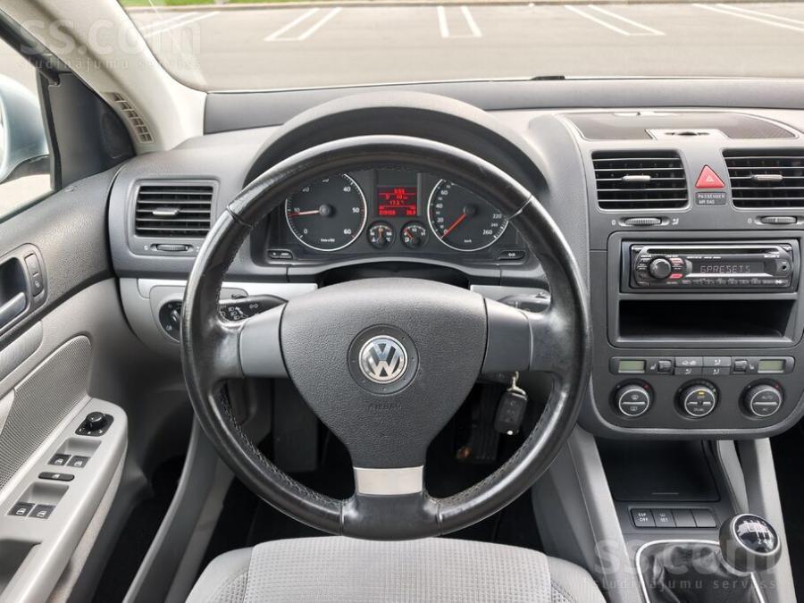 Pelēks Volkswagen Golf 2008 Rīga, ar dzinēja tilpumu 2.00 L un nobraukumu 210 tūkst. km par 2750 €, foto 9 vietnē AUTOMOTO.COM.LV