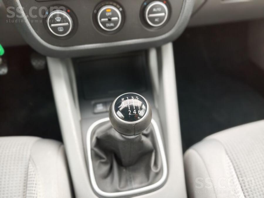 Pelēks Volkswagen Golf 2008 Rīga, ar dzinēja tilpumu 2.00 L un nobraukumu 210 tūkst. km par 2750 €, foto 13 vietnē AUTOMOTO.COM.LV