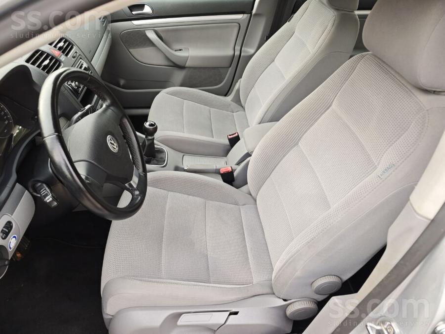Pelēks Volkswagen Golf 2008 Rīga, ar dzinēja tilpumu 2.00 L un nobraukumu 210 tūkst. km par 2750 €, foto 14 vietnē AUTOMOTO.COM.LV