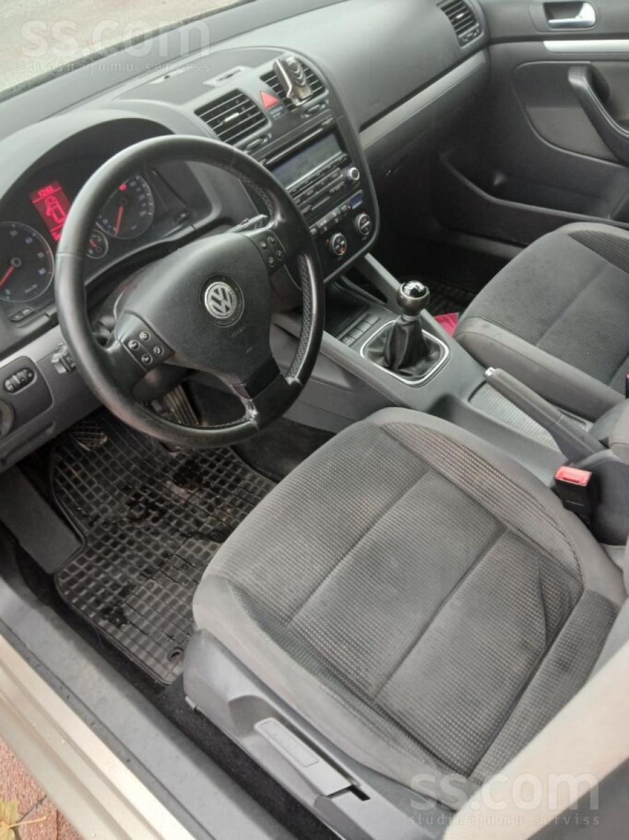Grey Volkswagen Golf 2008 in Cesis, with an engine capacity of 1.40 L and mileage of 246 thousand km for 2950 €, photo 6 on AUTOMOTO.COM.LV