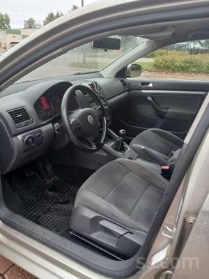 Grey Volkswagen Golf 2008 in Cesis, with an engine capacity of 1.40 L and mileage of 246 thousand km for 2950 €, photo 8 on AUTOMOTO.COM.LV