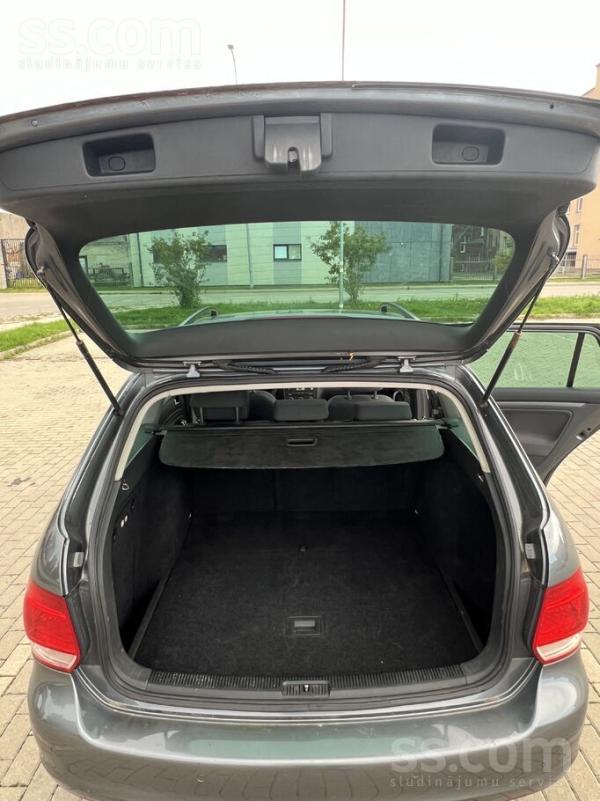 Grey Volkswagen Golf 2008 in Liepaja, with an engine capacity of 1.90 L and mileage of 331 thousand km for 1200 €, photo 7 on AUTOMOTO.COM.LV