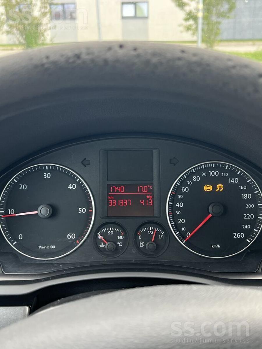 Pelēks Volkswagen Golf 2008 Liepāja, ar dzinēja tilpumu 1.90 L un nobraukumu 331 tūkst. km par 1200 €, foto 13 vietnē AUTOMOTO.COM.LV