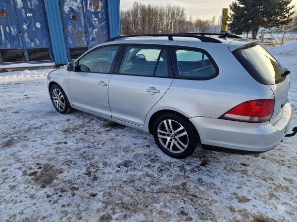 Grey Volkswagen Golf 2009 in Panevezys, with an engine capacity of 1.90 L and mileage of 215 thousand km for 2100 €, photo 4 on AUTOMOTO.COM.LV