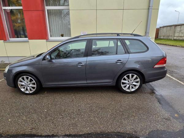 Pelēks Volkswagen Golf 2009 Kėdainiai, ar dzinēja tilpumu 1.90 L un nobraukumu 325 tūkst. km par 3250 €, foto 1 vietnē AUTOMOTO.COM.LV
