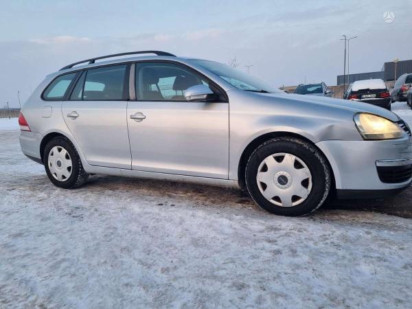 Grey Volkswagen Golf 2009 in Siauliai, with an engine capacity of 1.90 L and mileage of 213 thousand km for 2400 €, photo 5 on AUTOMOTO.COM.LV