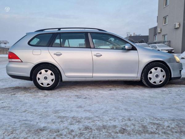 Grey Volkswagen Golf 2009 in Siauliai, with an engine capacity of 1.90 L and mileage of 213 thousand km for 2400 €, photo 6 on AUTOMOTO.COM.LV