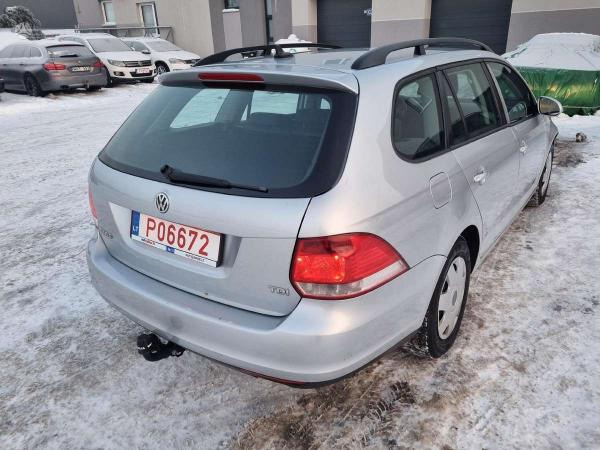 Grey Volkswagen Golf 2009 in Siauliai, with an engine capacity of 1.90 L and mileage of 213 thousand km for 2400 €, photo 8 on AUTOMOTO.COM.LV