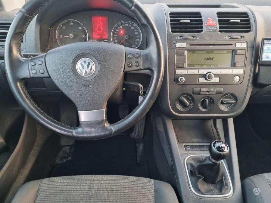 Pelēks Volkswagen Golf 2009 Šauļi, ar dzinēja tilpumu 1.90 L un nobraukumu 213 tūkst. km par 2400 €, foto 20 vietnē AUTOMOTO.COM.LV