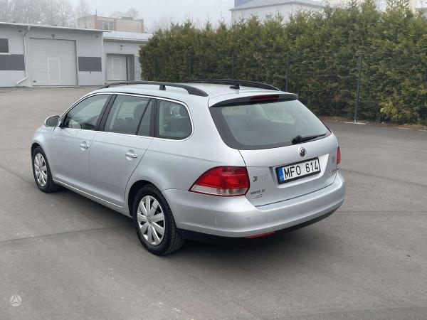 Pelēks Volkswagen Golf 2009 Viļņa, ar dzinēja tilpumu 1.97 L un nobraukumu 318 tūkst. km par 1800 €, foto 2 vietnē AUTOMOTO.COM.LV