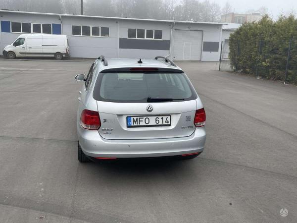 Pelēks Volkswagen Golf 2009 Viļņa, ar dzinēja tilpumu 1.97 L un nobraukumu 318 tūkst. km par 1800 €, foto 4 vietnē AUTOMOTO.COM.LV