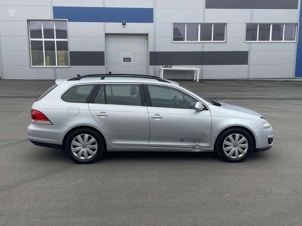 Pelēks Volkswagen Golf 2009 Viļņa, ar dzinēja tilpumu 1.97 L un nobraukumu 318 tūkst. km par 1800 €, foto 8 vietnē AUTOMOTO.COM.LV