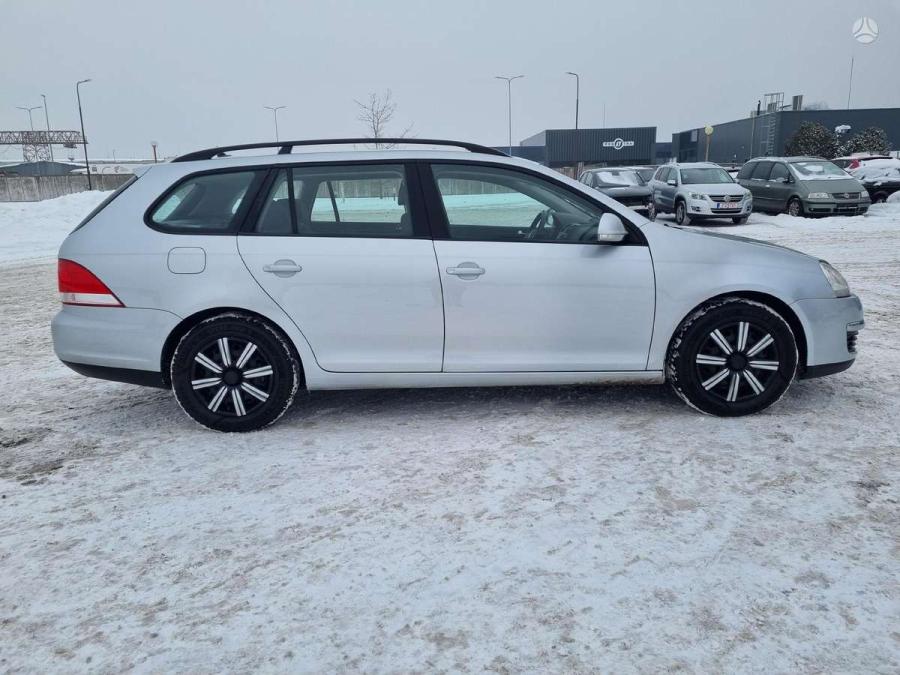 Pelēks Volkswagen Golf 2009 Šauļi, ar dzinēja tilpumu 1.90 L un nobraukumu 213 tūkst. km par 3100 €, foto 5 vietnē AUTOMOTO.COM.LV