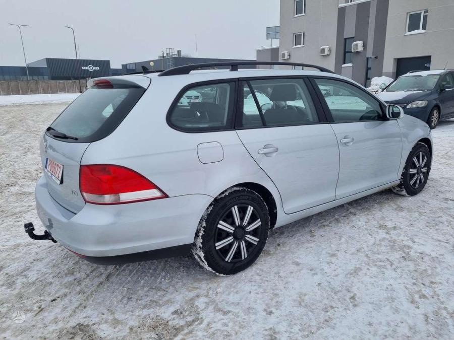 Pelēks Volkswagen Golf 2009 Šauļi, ar dzinēja tilpumu 1.90 L un nobraukumu 213 tūkst. km par 3100 €, foto 6 vietnē AUTOMOTO.COM.LV