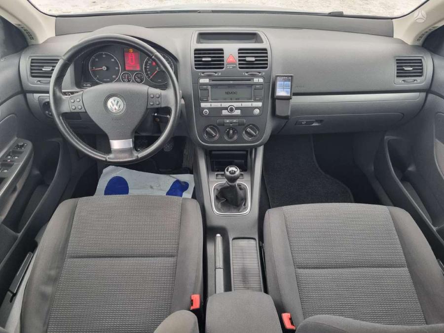Pelēks Volkswagen Golf 2009 Šauļi, ar dzinēja tilpumu 1.90 L un nobraukumu 213 tūkst. km par 3100 €, foto 17 vietnē AUTOMOTO.COM.LV