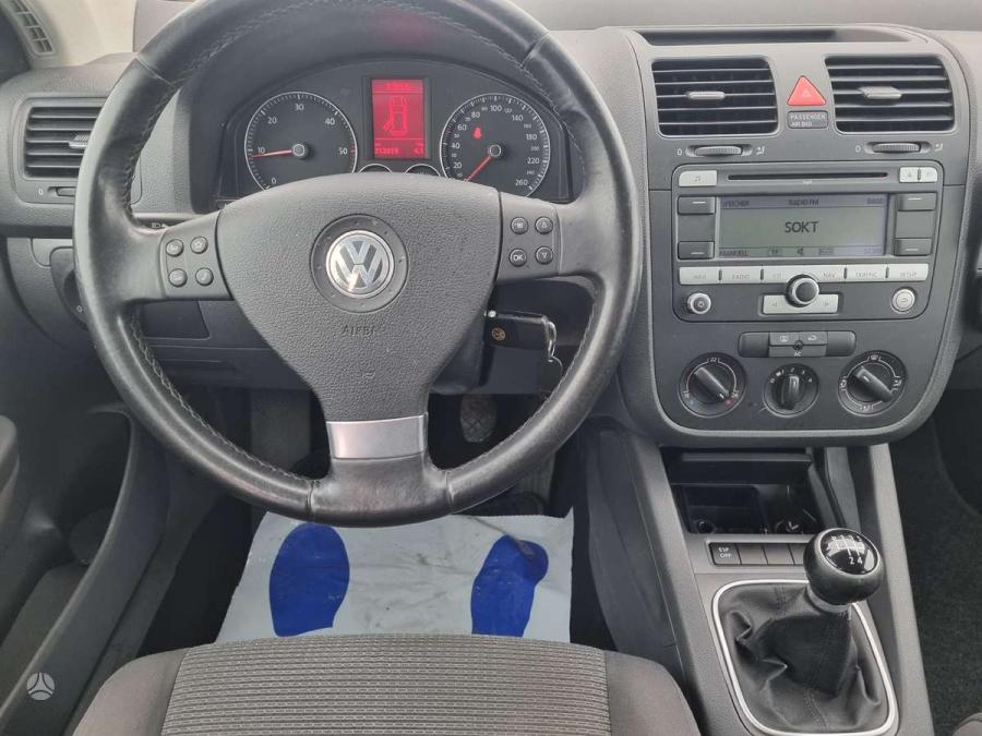 Pelēks Volkswagen Golf 2009 Šauļi, ar dzinēja tilpumu 1.90 L un nobraukumu 213 tūkst. km par 3100 €, foto 18 vietnē AUTOMOTO.COM.LV