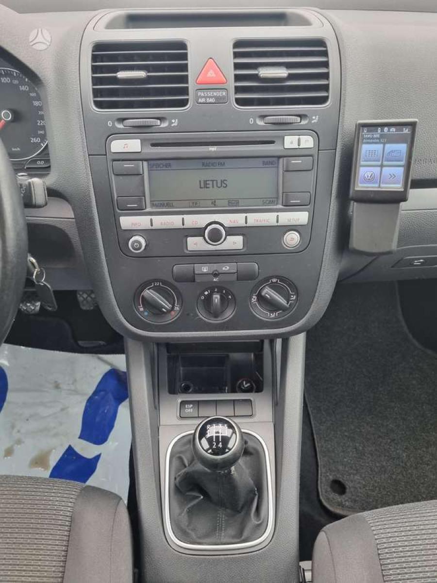 Pelēks Volkswagen Golf 2009 Šauļi, ar dzinēja tilpumu 1.90 L un nobraukumu 213 tūkst. km par 3100 €, foto 19 vietnē AUTOMOTO.COM.LV