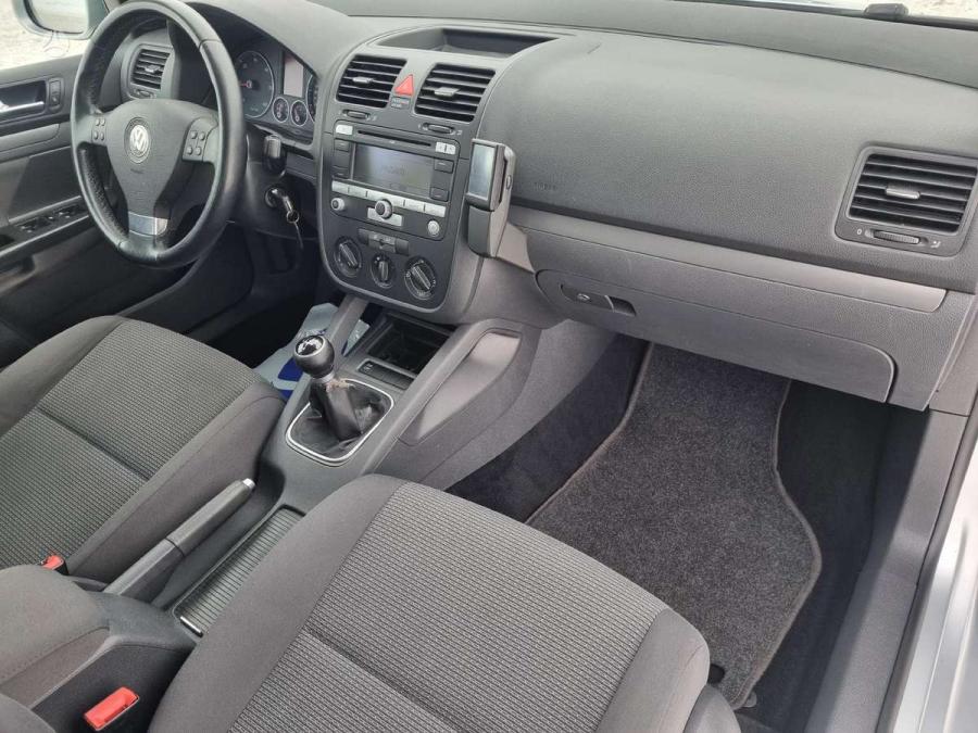 Pelēks Volkswagen Golf 2009 Šauļi, ar dzinēja tilpumu 1.90 L un nobraukumu 213 tūkst. km par 3100 €, foto 22 vietnē AUTOMOTO.COM.LV