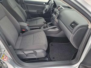 Pelēks Volkswagen Golf 2009 Šauļi, ar dzinēja tilpumu 1.90 L un nobraukumu 213 tūkst. km par 3100 €, foto 23 vietnē AUTOMOTO.COM.LV
