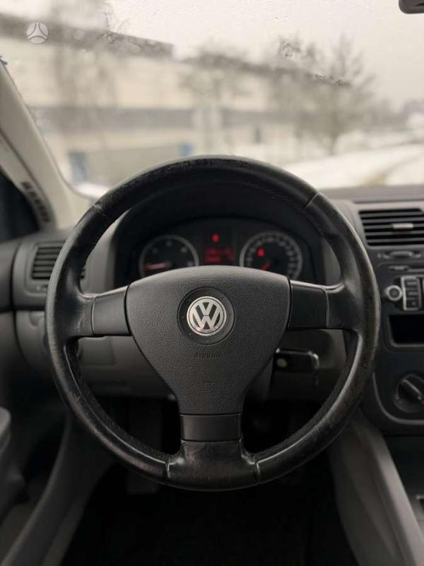 Pelēks Volkswagen Golf 2009 Viļņa, ar dzinēja tilpumu 1.90 L un nobraukumu 234 tūkst. km par 2150 €, foto 11 vietnē AUTOMOTO.COM.LV