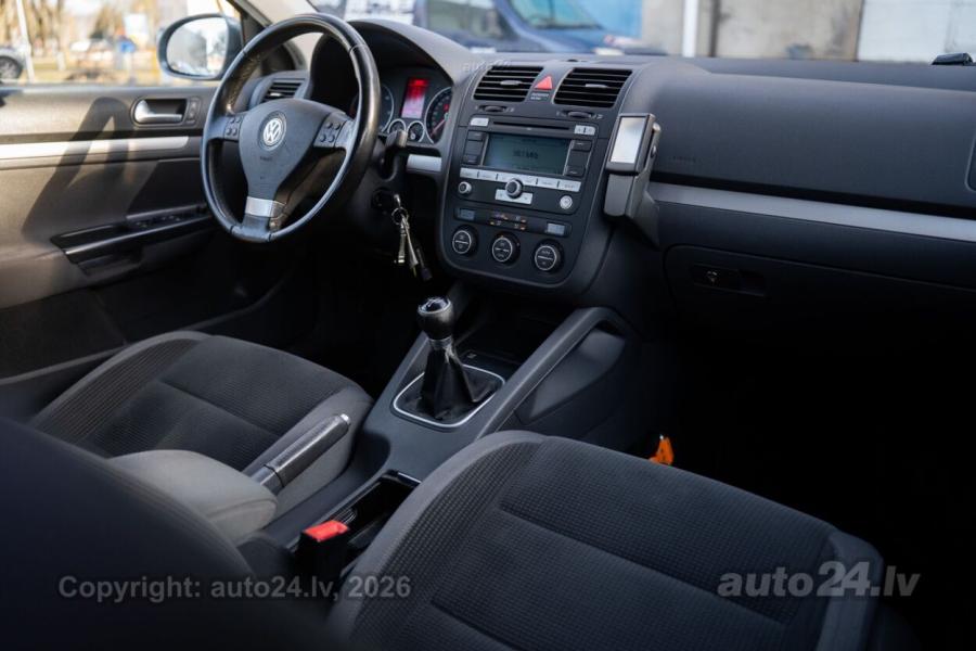 Pelēks Volkswagen Golf 2009 Paide, ar dzinēja tilpumu 1.90 L un nobraukumu 264 tūkst. km par 4190 €, foto 16 vietnē AUTOMOTO.COM.LV