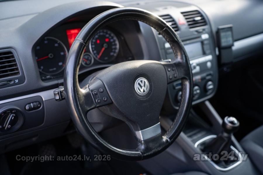Pelēks Volkswagen Golf 2009 Paide, ar dzinēja tilpumu 1.90 L un nobraukumu 264 tūkst. km par 4190 €, foto 24 vietnē AUTOMOTO.COM.LV