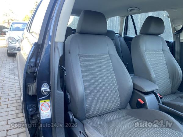 Pelēks Volkswagen Golf 2009 Tallina, ar dzinēja tilpumu 2.00 L un nobraukumu 305 tūkst. km par 3490 €, foto 9 vietnē AUTOMOTO.COM.LV