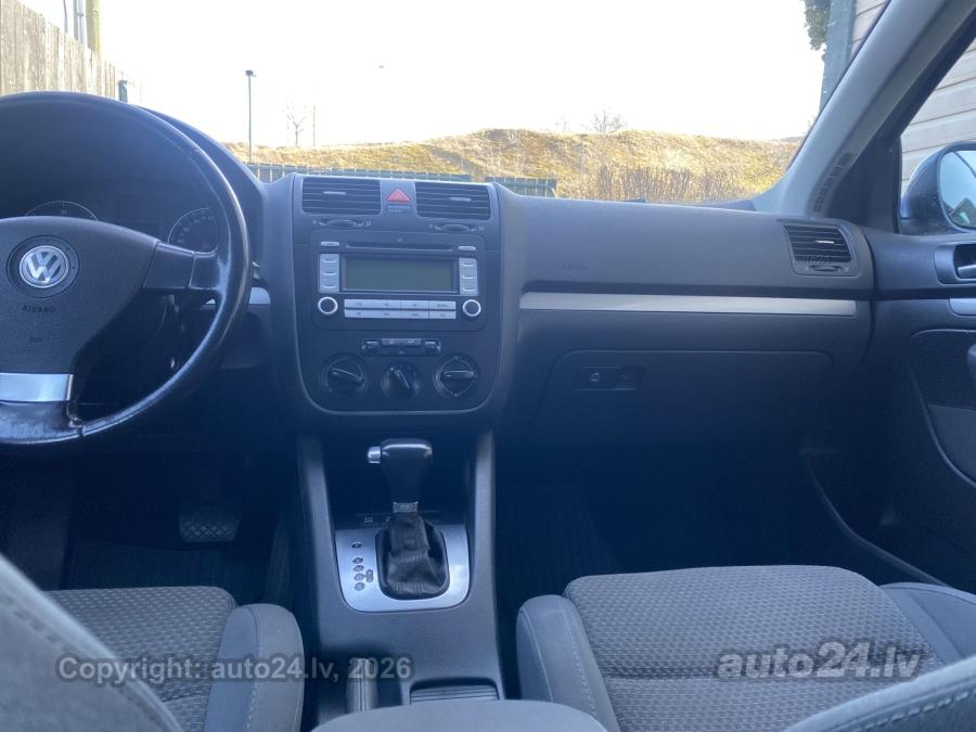 Pelēks Volkswagen Golf 2009 Tallina, ar dzinēja tilpumu 2.00 L un nobraukumu 305 tūkst. km par 3490 €, foto 14 vietnē AUTOMOTO.COM.LV