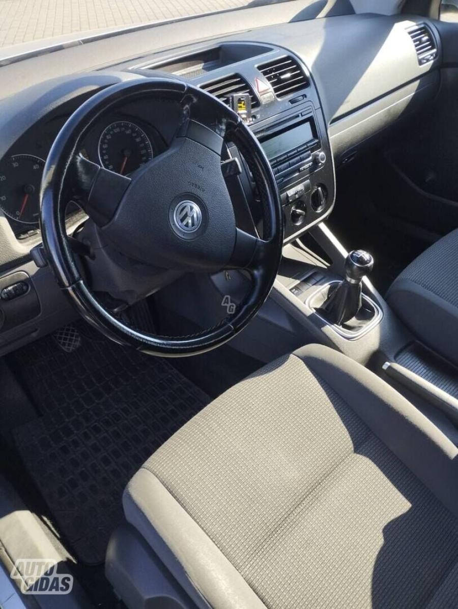 Grey Volkswagen Golf 2009 in Marijampole, with an engine capacity of 1.90 L and mileage of 264 thousand km for 2699 €, photo 10 on AUTOMOTO.COM.LV