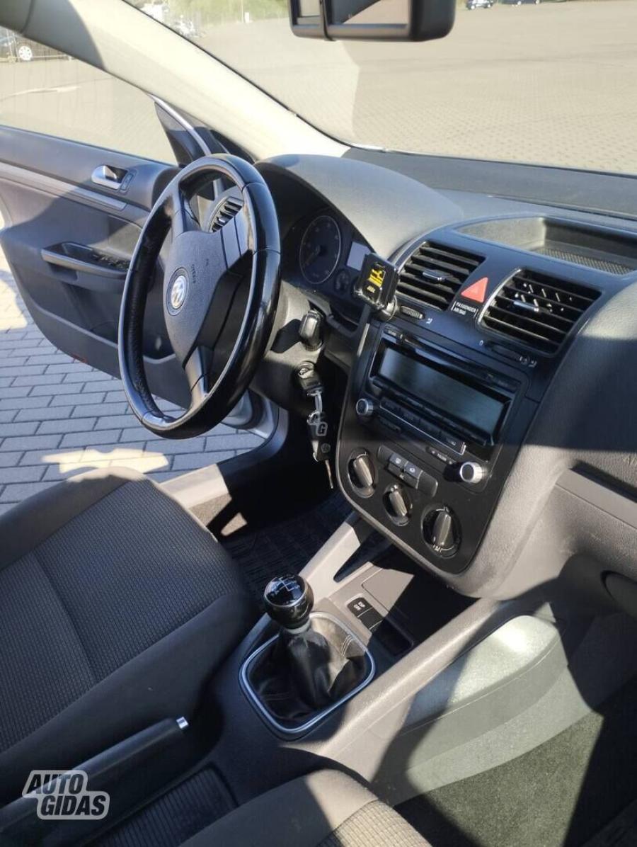 Grey Volkswagen Golf 2009 in Marijampole, with an engine capacity of 1.90 L and mileage of 264 thousand km for 2699 €, photo 11 on AUTOMOTO.COM.LV