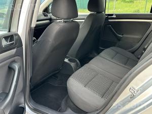 Grey Volkswagen Golf 2009 in Daugavpils, with an engine capacity of 1.60 L and mileage of 200 thousand km for 3650 €, photo 12 on AUTOMOTO.COM.LV