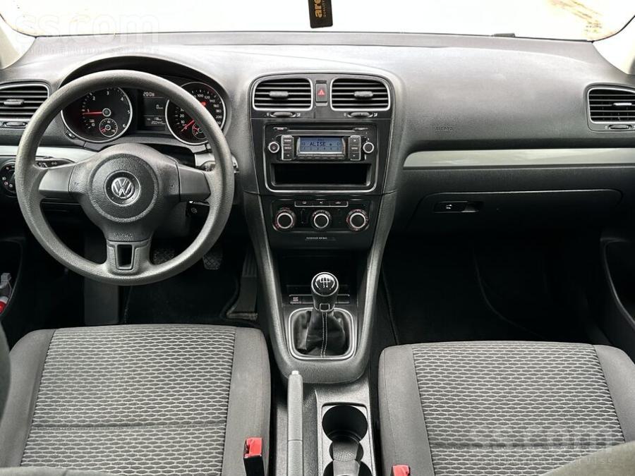 Grey Volkswagen Golf 2009 in Daugavpils, with an engine capacity of 1.60 L and mileage of 200 thousand km for 3650 €, photo 15 on AUTOMOTO.COM.LV