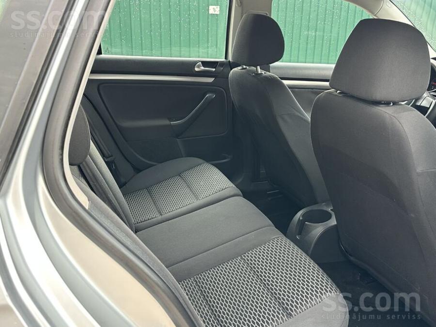Grey Volkswagen Golf 2009 in Daugavpils, with an engine capacity of 1.60 L and mileage of 200 thousand km for 3650 €, photo 18 on AUTOMOTO.COM.LV