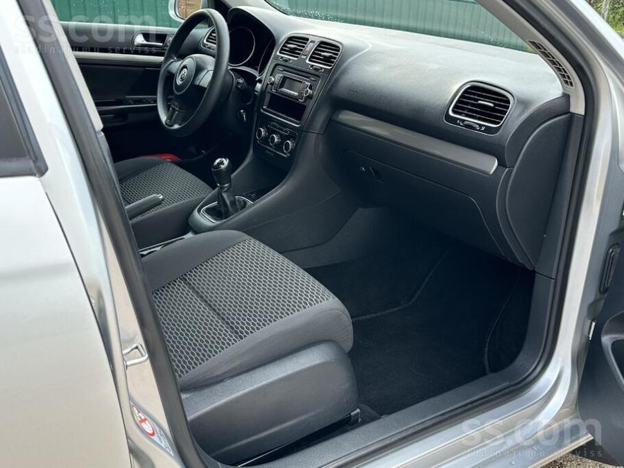 Grey Volkswagen Golf 2009 in Daugavpils, with an engine capacity of 1.60 L and mileage of 200 thousand km for 3650 €, photo 19 on AUTOMOTO.COM.LV