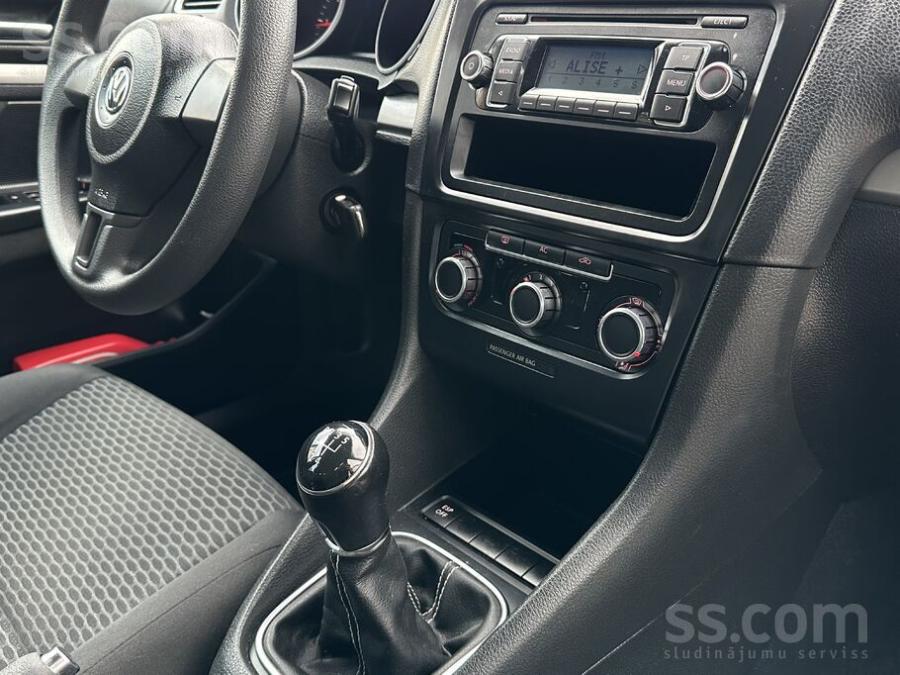 Grey Volkswagen Golf 2009 in Daugavpils, with an engine capacity of 1.60 L and mileage of 200 thousand km for 3650 €, photo 20 on AUTOMOTO.COM.LV