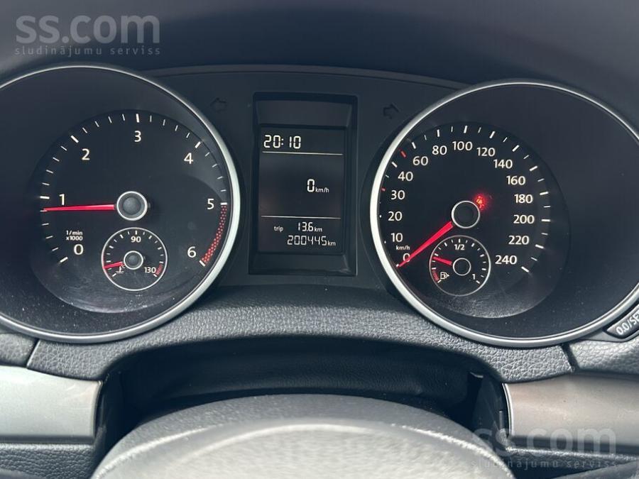 Grey Volkswagen Golf 2009 in Daugavpils, with an engine capacity of 1.60 L and mileage of 200 thousand km for 3650 €, photo 21 on AUTOMOTO.COM.LV
