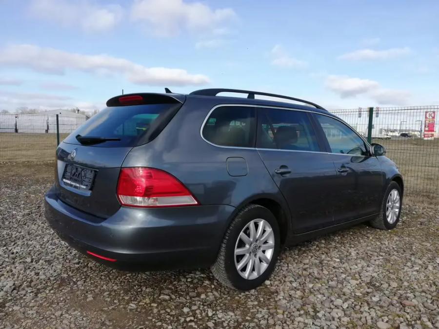 Grey Volkswagen Golf 2009 in Saldus, with an engine capacity of 1.40 L and mileage of 255 thousand km for 4300 €, photo 3 on AUTOMOTO.COM.LV