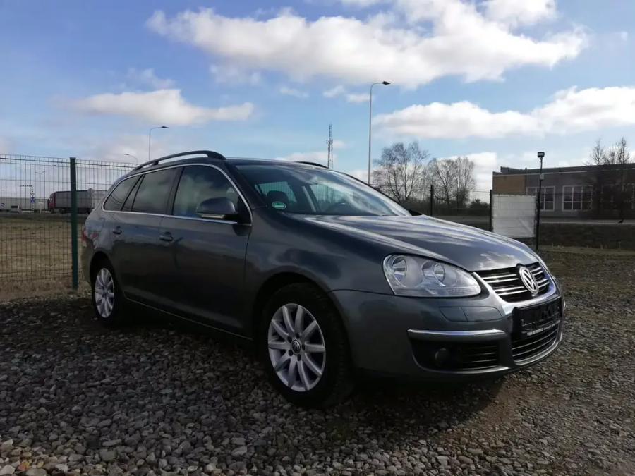 Grey Volkswagen Golf 2009 in Saldus, with an engine capacity of 1.40 L and mileage of 255 thousand km for 4300 €, photo 4 on AUTOMOTO.COM.LV