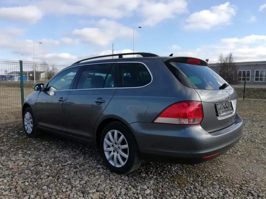 Grey Volkswagen Golf 2009 in Saldus, with an engine capacity of 1.40 L and mileage of 255 thousand km for 4300 €, photo 5 on AUTOMOTO.COM.LV