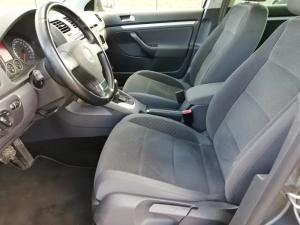 Grey Volkswagen Golf 2009 in Saldus, with an engine capacity of 1.40 L and mileage of 255 thousand km for 4300 €, photo 6 on AUTOMOTO.COM.LV