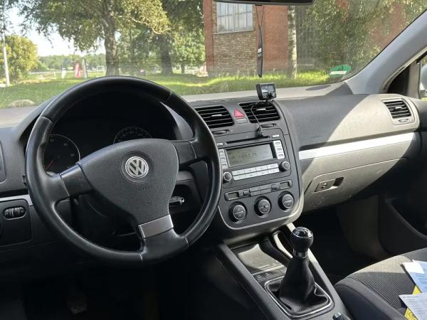 Pelēks Volkswagen Golf 2009 Grobiņa, ar dzinēja tilpumu 1.90 L un nobraukumu 278 tūkst. km par 2995 €, foto 6 vietnē AUTOMOTO.COM.LV